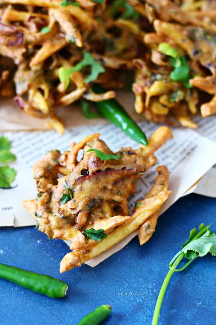 Crispy Vegetable Pakora (Pakistani-Style Fritters) - Chili to Choc