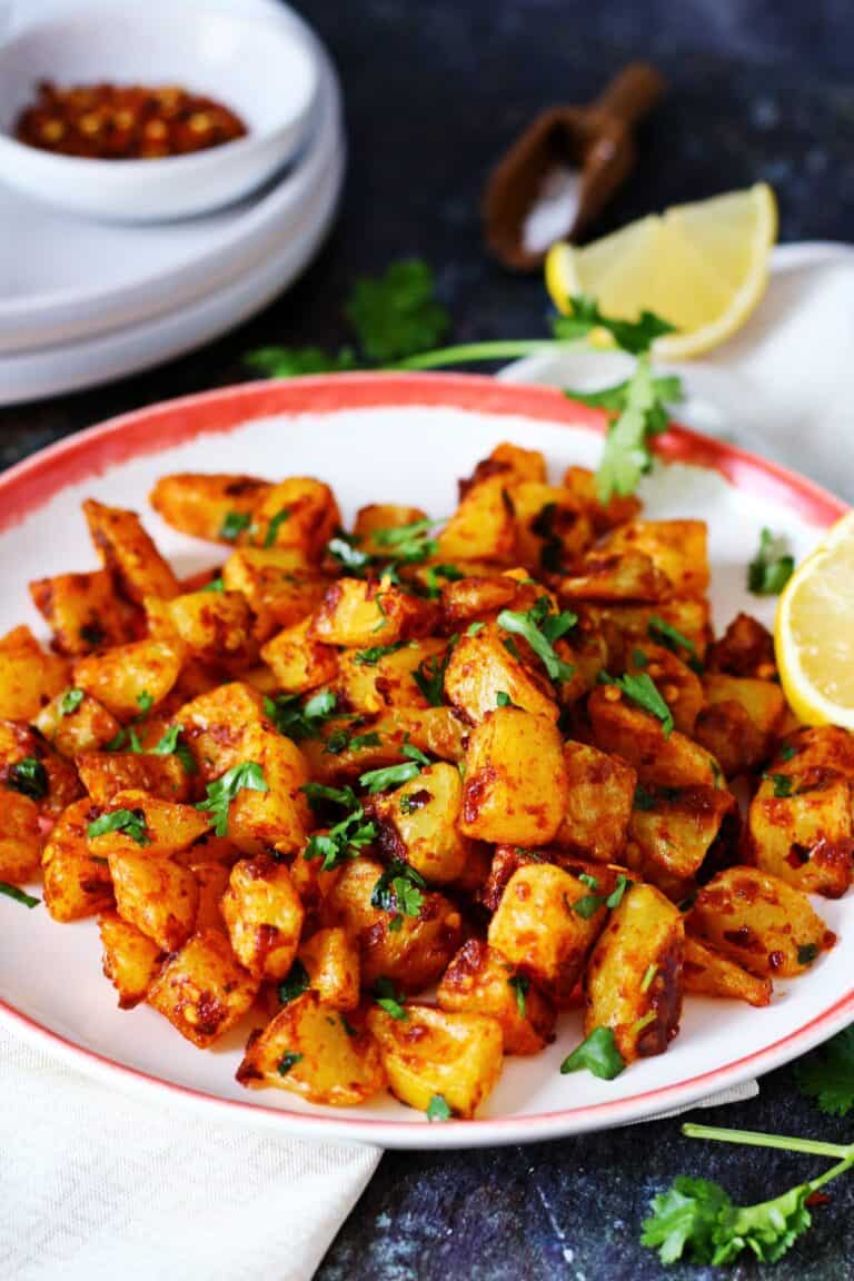 Batata Harra (Lebanese Spicy Potatoes) - Chili to Choc