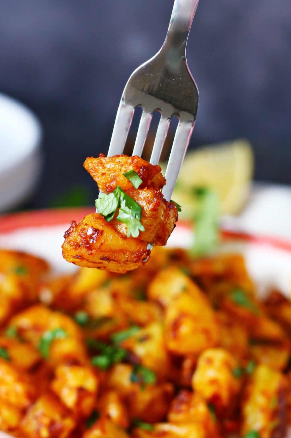 Batata Harra (Lebanese Spicy Potatoes) - Chili to Choc