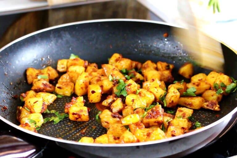 Batata Harra (Lebanese Spicy Potatoes) - Chili to Choc